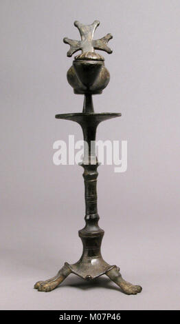 This ceramic oil lamp, part of the Metropolitan Museum of Art ...
