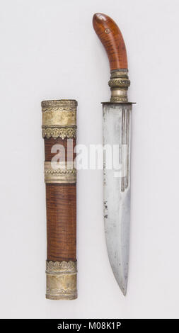 This MET knife with sheath demonstrates historical blade craftsmanship ...
