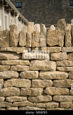 Cotswold stone walling Pattern Stock Photo - Alamy