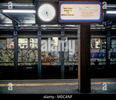 May 1982, New York, subway platform 86th street, Lexington Avenue Line ...