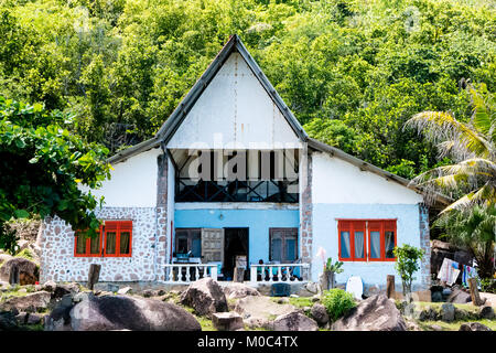 Traditional wooden house Seychelles Stock Photo - Alamy
