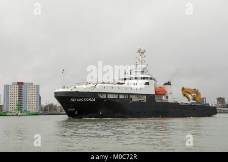 SERCO's naval support vessel SD Victoria leaving the Naval base in ...