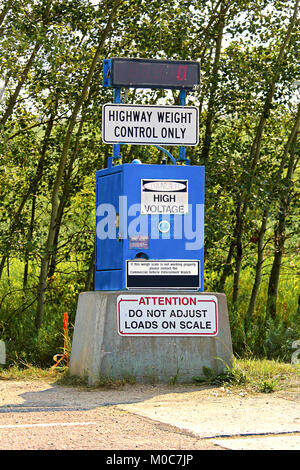 A Highway Weight Control sign and scale location Stock Photo - Alamy