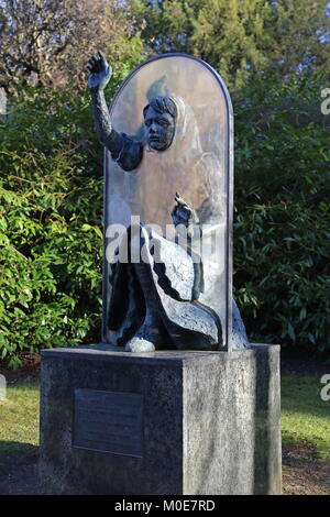 Alice Through The Looking Glass statue in Castle Grounds, Guildford ...