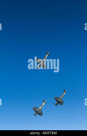 Supermarine Spitfire diving Stock Photo - Alamy
