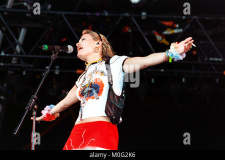 Cerys Matthews of the band Catatonia on stage at the Reading Festival ...