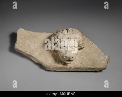 Limestone cornice with a lion’s head MET DP209392 Stock Photo - Alamy