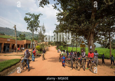 Rwanda, surroundig of Byumba, daily life Stock Photo - Alamy