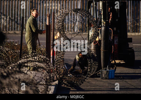 Wapping dispute security. Feb 1986 Scanned oin 2018 The Wapping dispute ...