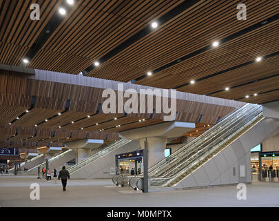 Almost deserted, the new lower concourse at London Bridge Station, UK ...
