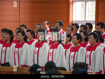 North Korean women choir singing in Chilgol protestant church, Pyongan ...