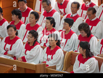 North Korean women choir singing in Chilgol protestant church, Pyongan ...