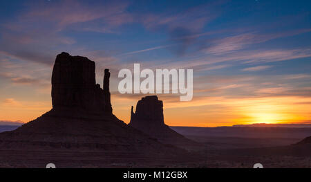 Sandstone rock formations at sunrise, Valley of the Gods, Bears Ears ...