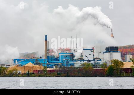 Pulp and paper mill along river, Toledo, Oregon Coast Stock Photo - Alamy