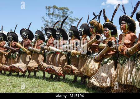 Men from Enga Province in the New Guinea Highlands Stock Photo - Alamy