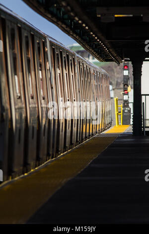Train above ground on the 7 subway line in Queens, New York Stock Photo ...