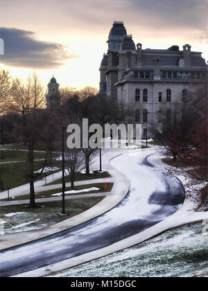 NEW YORK, NY- JANUARY 27: George Stephanopoulos seen exiting ABC ...
