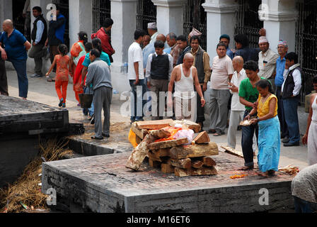 Hindu funeral rite. Burning bodies on pyre at Pashupatinath Temple ...