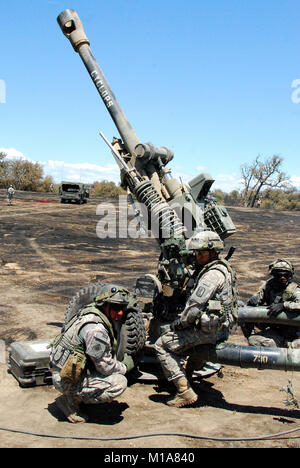 Soldiers from Bravo Battery, 1st Battalion, 143rd Field Artillery ...