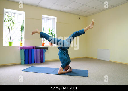 Beautiful young American performs asanas from yoga Stock Photo - Alamy