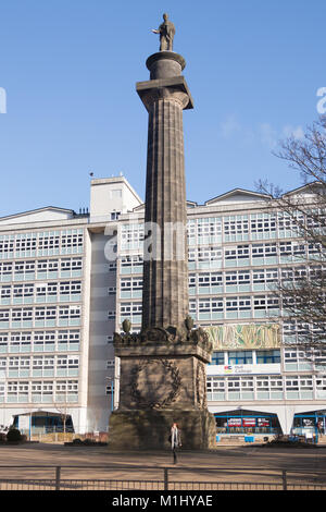 Queen's Gardens, Hull College building and William Wilberforce Monument ...
