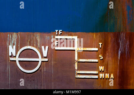 Draught marks and plimsoll line on ship's hull Stock Photo - Alamy