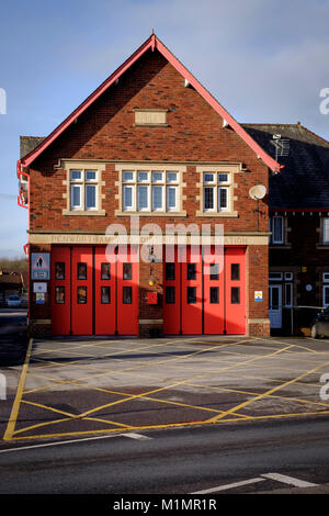 Lancashire Fire and Rescue emergency response vehicle, arriving in ...