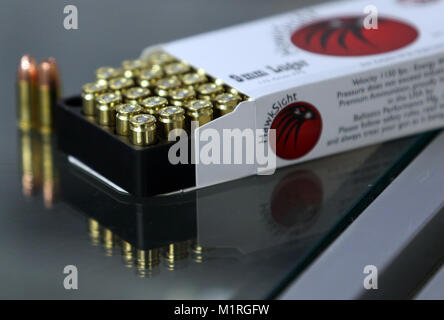 SAN JUAN, Puerto Rico. , . ARMERIA US TACTICAL ARMORY. EN LA FOTO UN ...