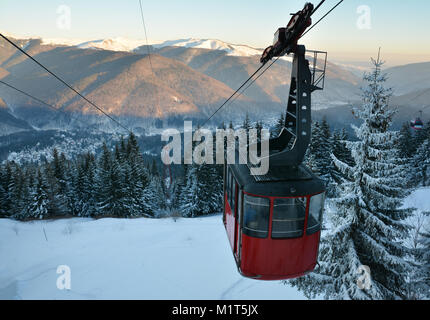 Sinaia cable car in Bucegi mountain, Romania Stock Photo - Alamy