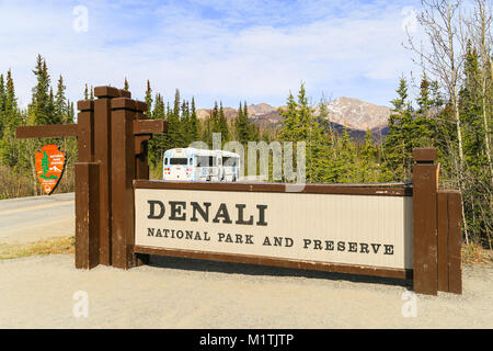 Entrance sign, Denali National Park, Alaska Stock Photo: 33441270 - Alamy