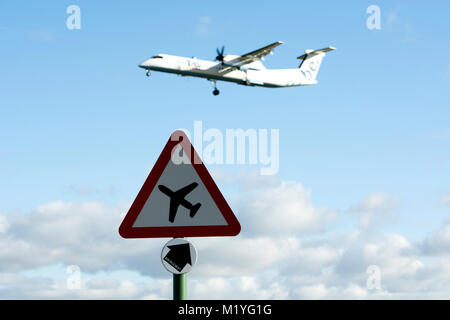 Warning Low Flying Aircraft road sign at Wellesbourne Airfield ...