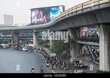 Sky Train viaduct, Skytrain bridge at the Siam Discovery Center ...
