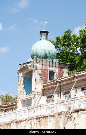 ruin of an old condemned house Stock Photo - Alamy