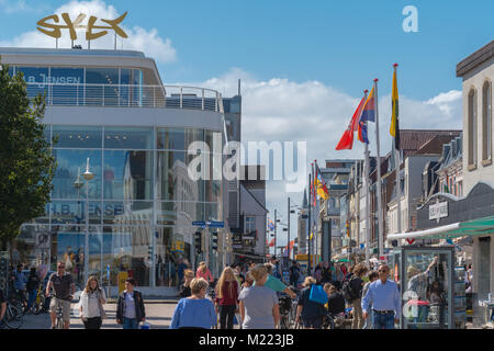 Very busy Friedrichstrasse, main shopping street of Westerland, island ...