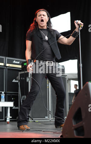 WESTON, FL - APRIL 03: Oni Logan of Lynch Mob performs at Rockfest 80s ...