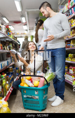 People purchasing the food for week in supermarket Stock Photo - Alamy