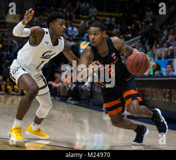Oregon State guard Ronnie Stacy (2) is defended by Utah forward Tyler ...