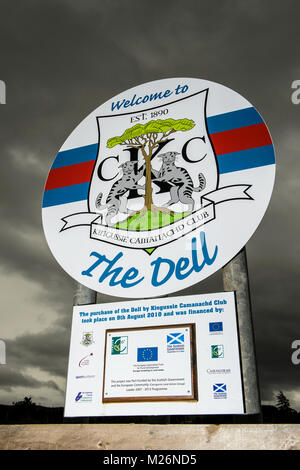 Scottish Highlands - Welcome to the Highlands sign in English and ...