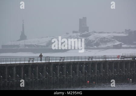 Aberystwyth, Wales. 6th Feb, 2018. UK Weather. Heavy snow & icy ...