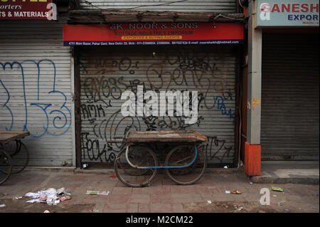 Closed Shops in Delhi, India Stock Photo - Alamy