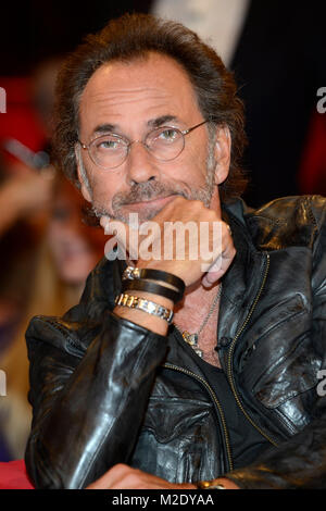 Moderator Hugo Egon Balder und seine Frau Elena Sumischewskaja kommt ...