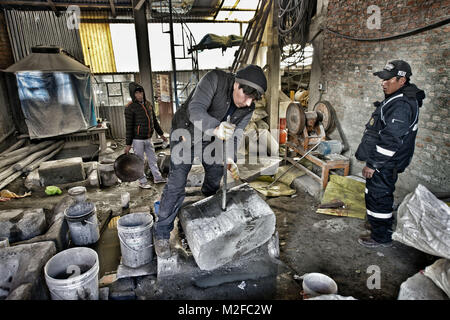 La Rinconada, Puno, Peru. 9th Sep, 2015. At more than 5,000 meters of ...