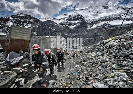 La Rinconada, Puno, Peru. 9th Sep, 2015. At more than 5,000 meters of ...