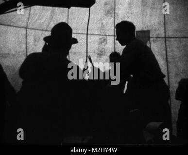 Trinity Test Site, Oppenheimer Oversees Assembly, 1945 Stock Photo - Alamy