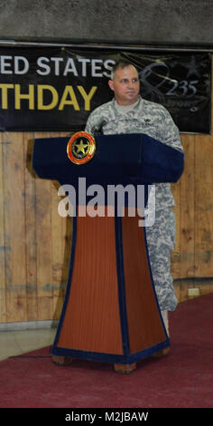 Lt. Gen. Jack C. Stultz, Chief U.S. Army Reserve, meets with Soldiers ...