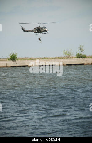 Members of the Louisiana National Guard’s 2225th Multi-Role Bridge ...