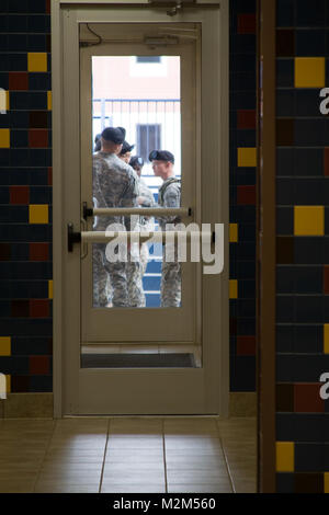 Trainee Soldiers eat lunch at the new Army Ordnance Dining Facility at ...