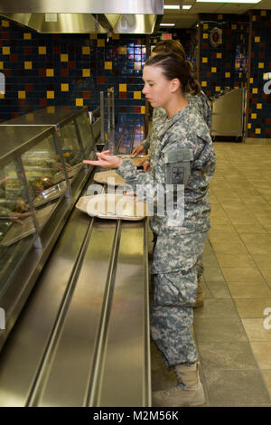 Trainee Soldiers eat lunch at the new Army Ordnance Dining Facility at ...