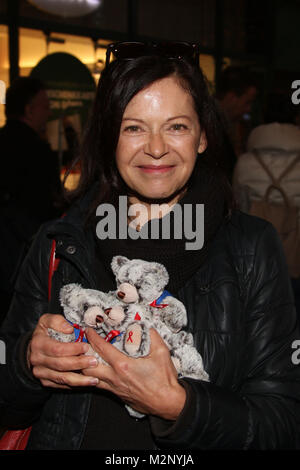 Angela Roy, 20 Jahre Leuchtfeuer Teddybaeren Charity Aktion ...