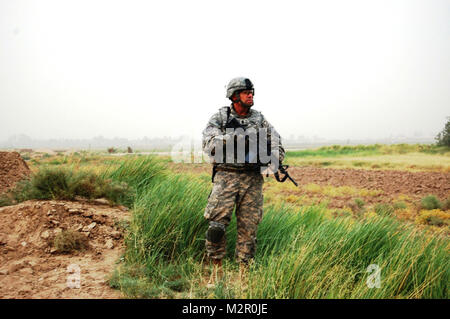 Command Sgt. Maj. Ray Devens, the command sergeant major of United ...